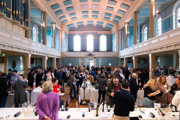 ΤΟ ΕΛΛΗΝΙΚΟ ΚΡΑΣΙ ΣΤΟ ΛΟΝΔΙΝΟ - Grapemag. Wine News. Wine stories.